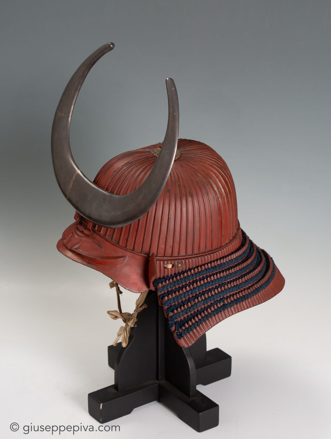 A suji-bachi kabuto | GIUSEPPE PIVA - Japanese Art